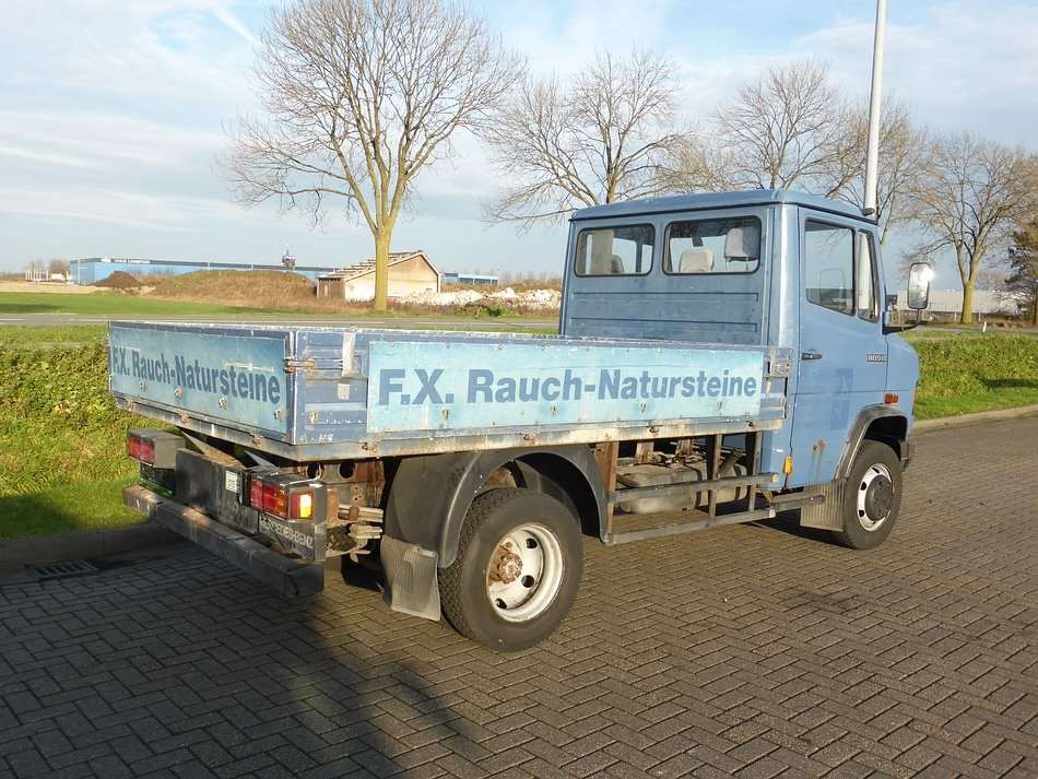 MERCEDES-BENZ 809 - Kleyn Vans