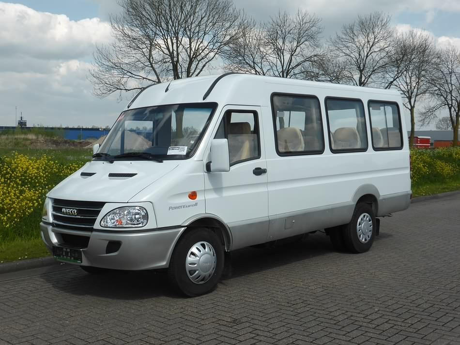 IVECO POWERDAILY MINIBUS - Kleyn Vans