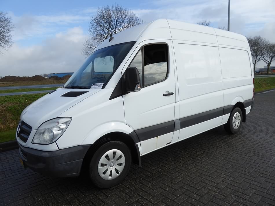 MERCEDES-BENZ SPRINTER 215 CDI AUT - Kleyn Vans