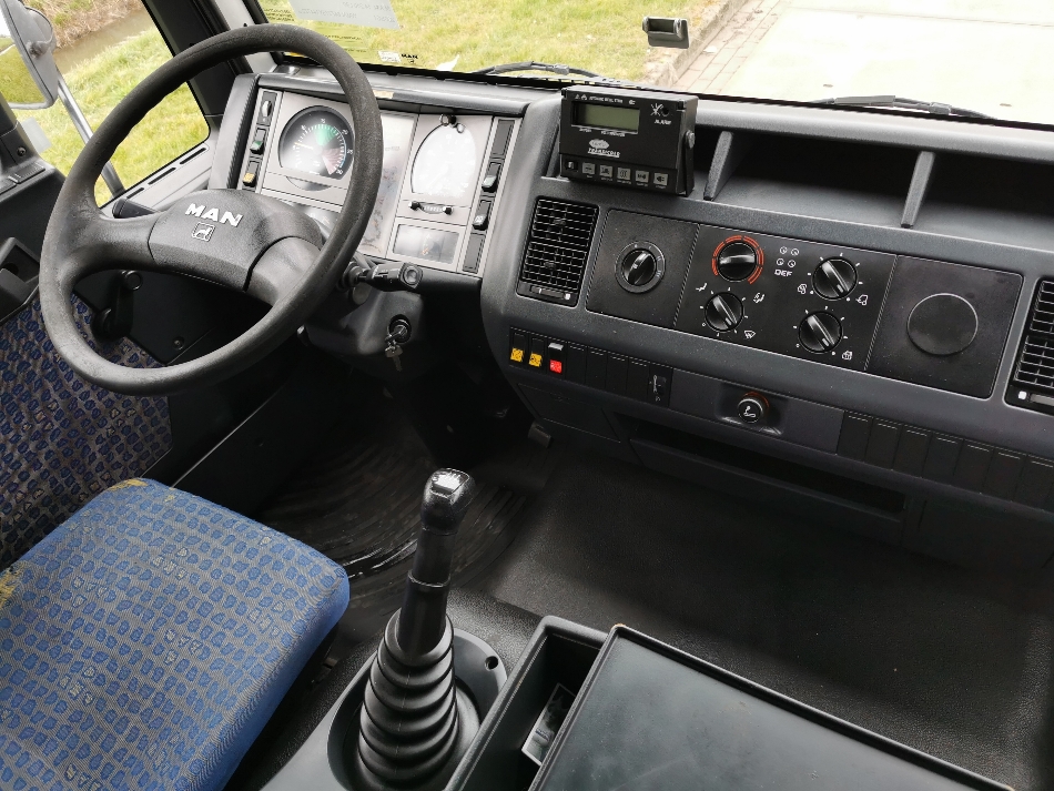 M.A.N. 14.240 L90 - Kleyn Vans