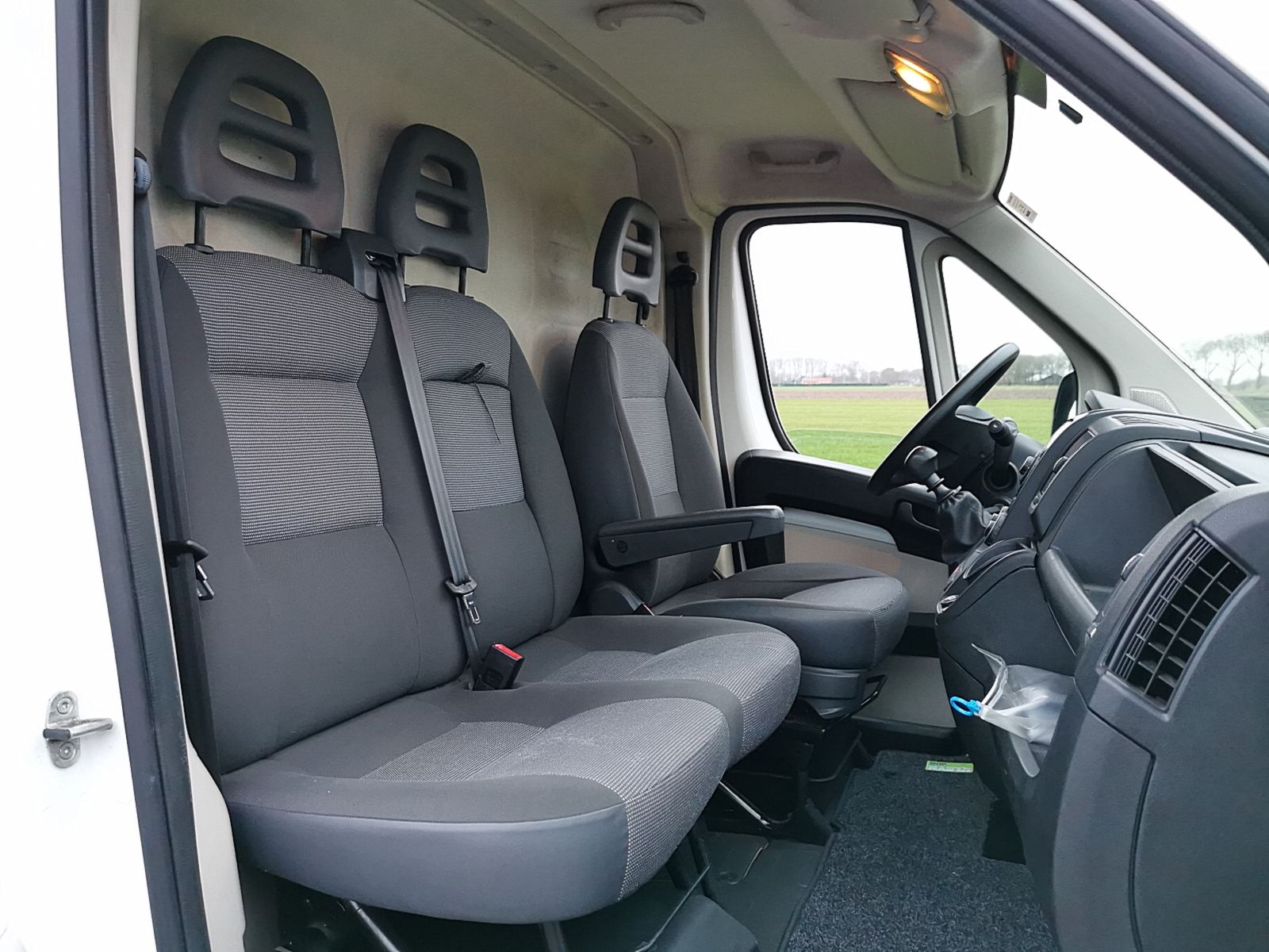 PEUGEOT BOXER 2.2 - Bestelbus