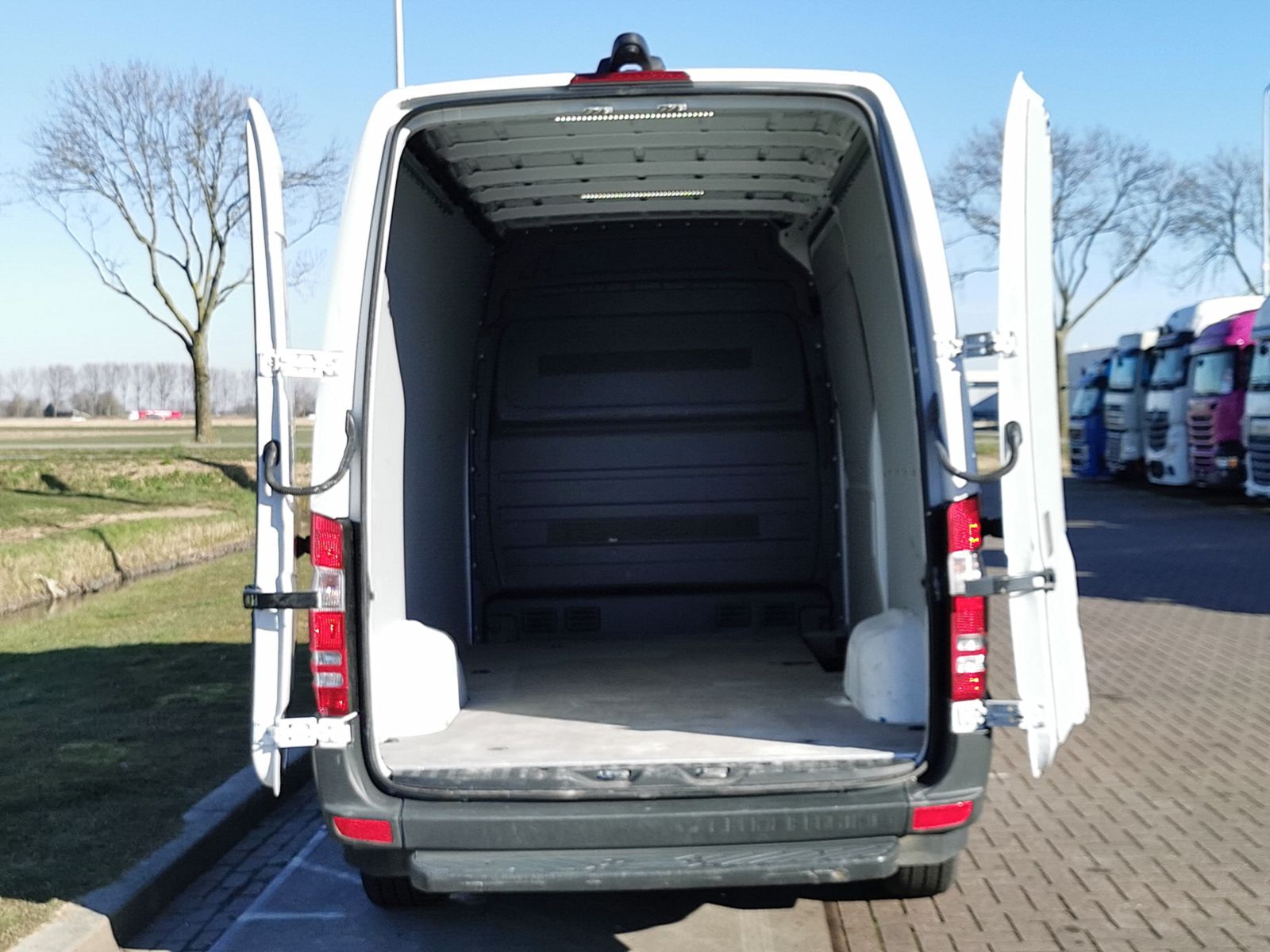 MERCEDES-BENZ SPRINTER 211 - Kleyn Vans