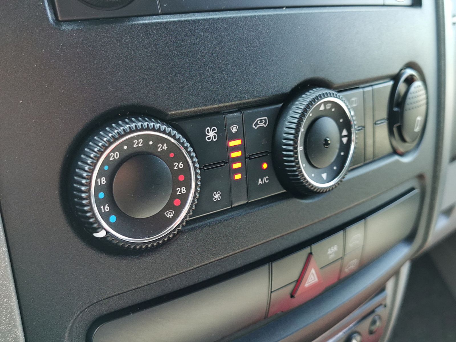 MERCEDES-BENZ SPRINTER 416 - Kleyn Vans