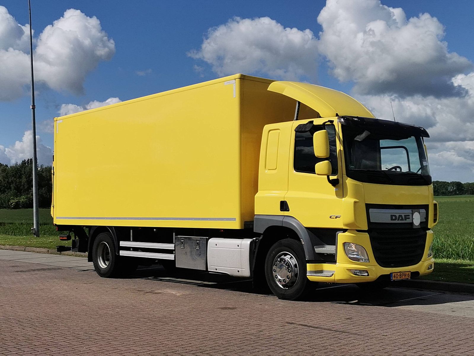 DAF CF 330 - Kleyn Vans