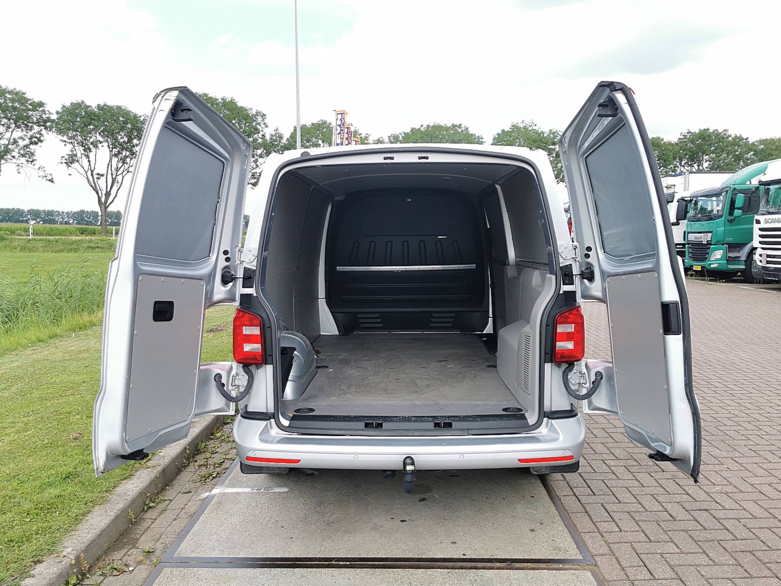 VOLKSWAGEN TRANSPORTER 2.0 TDI - Bestelbus