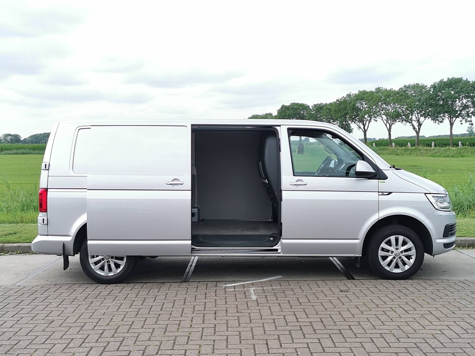 VOLKSWAGEN TRANSPORTER 2.0 TDI - Bestelbus