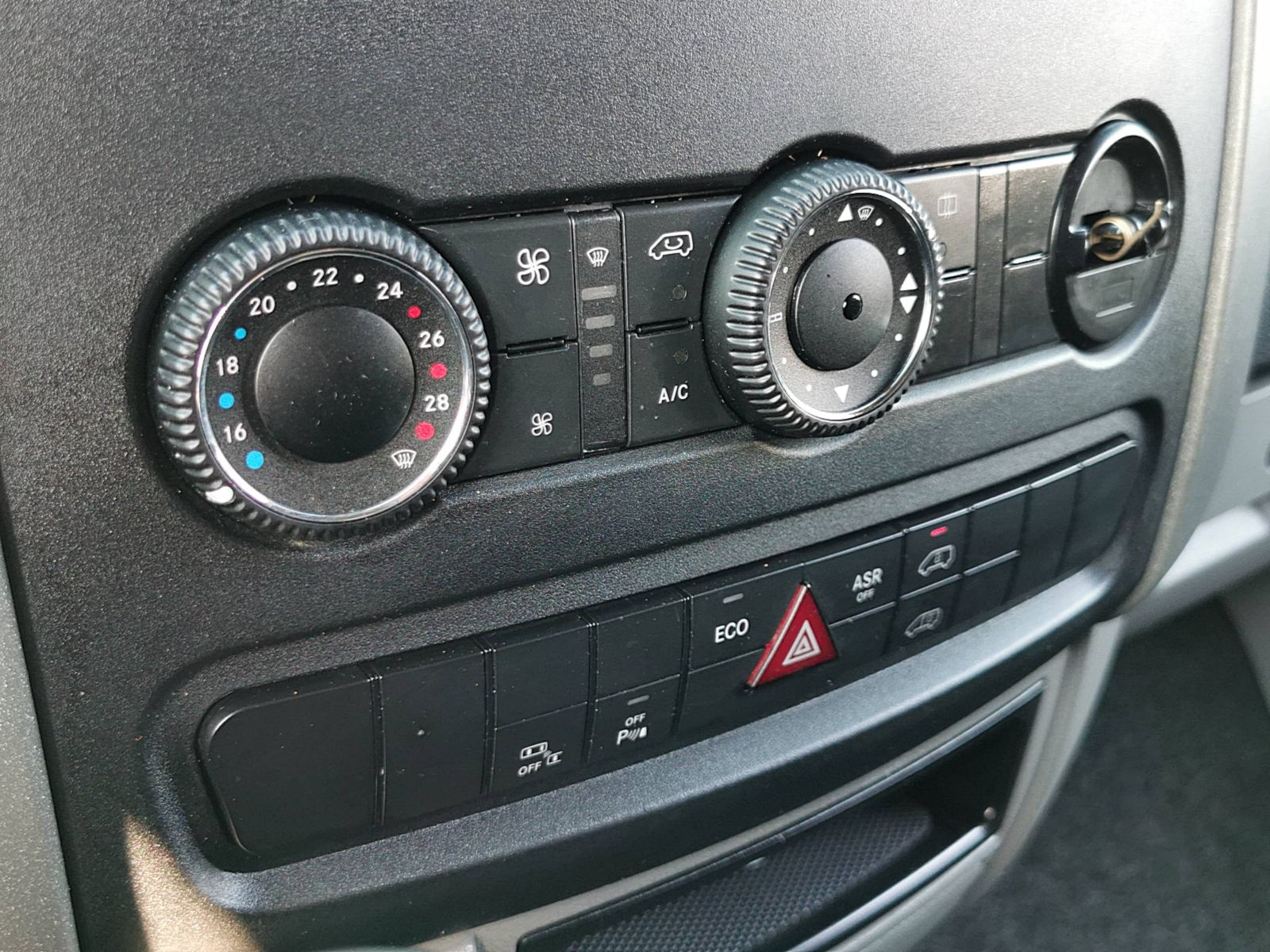 MERCEDES-BENZ SPRINTER 214 - Kleyn Vans