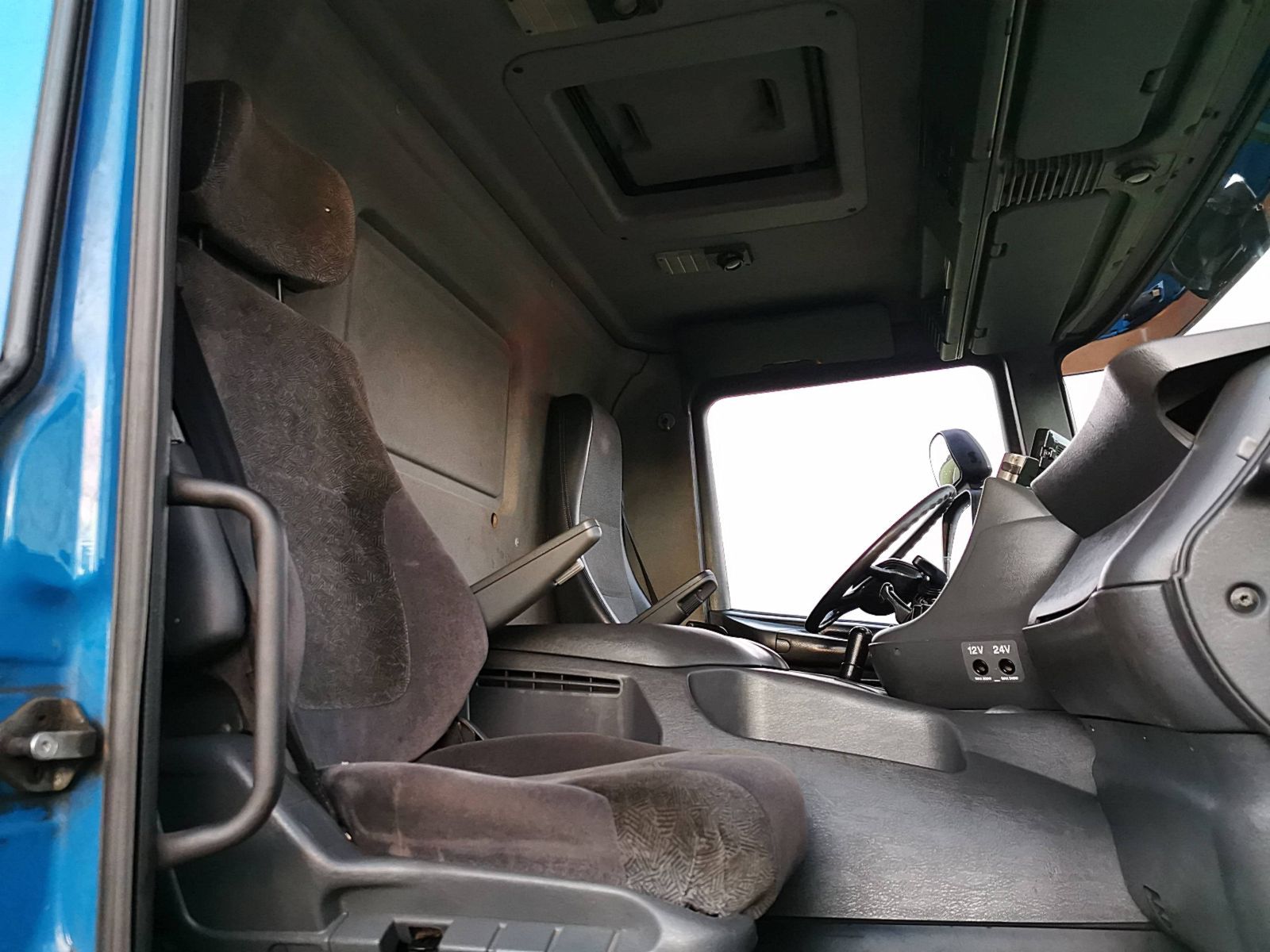 SCANIA P114.340 - Kleyn Vans