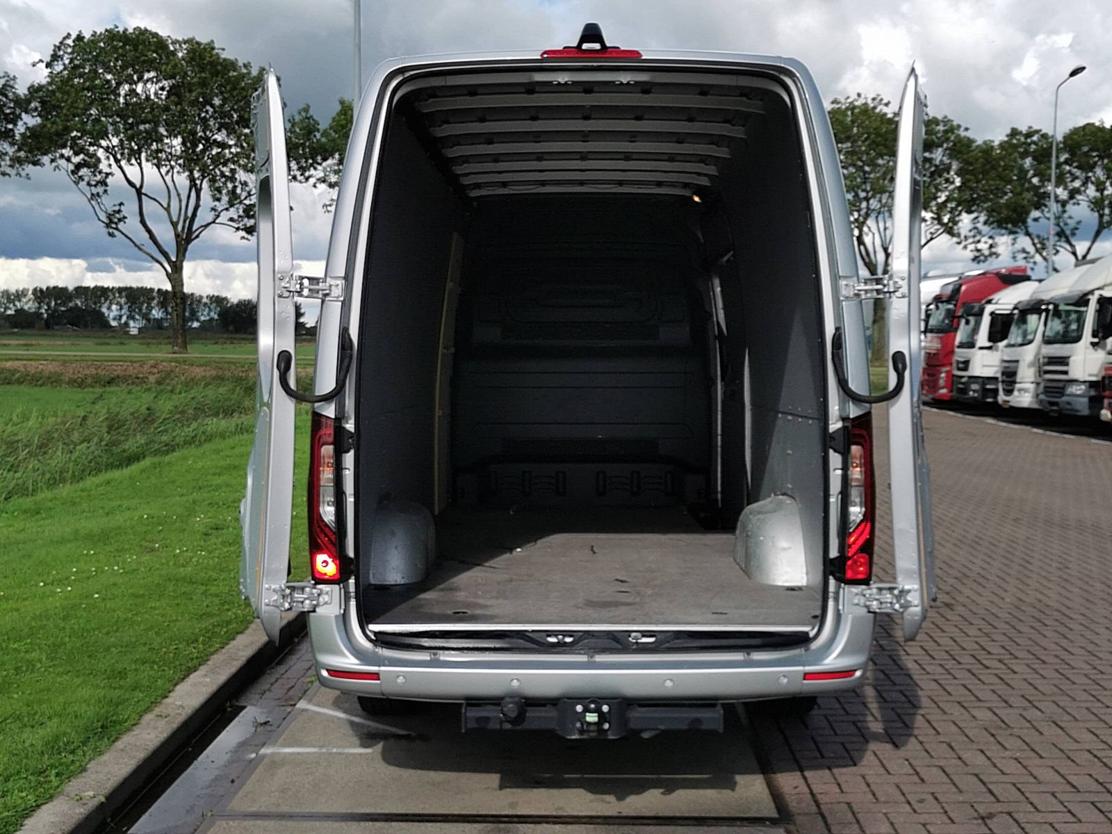 MERCEDES-BENZ SPRINTER 319 - Kleyn Vans