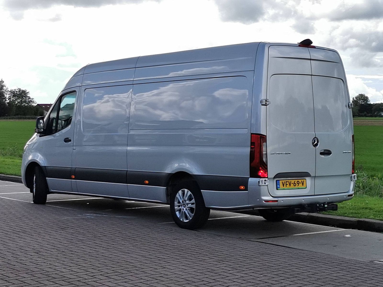MERCEDES-BENZ SPRINTER 319 - Kleyn Vans