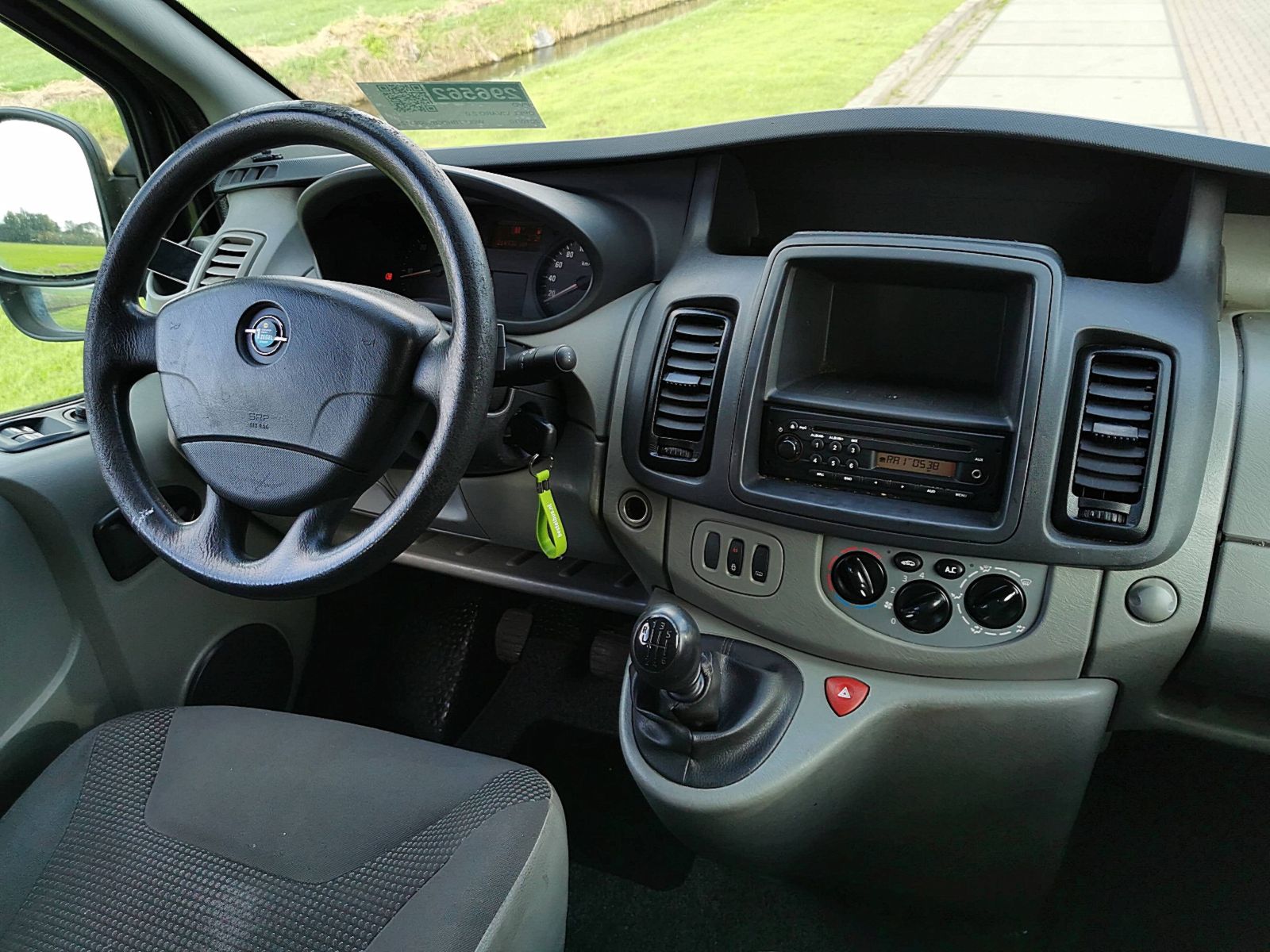 OPEL VIVARO 2.0 - Kleyn Trucks