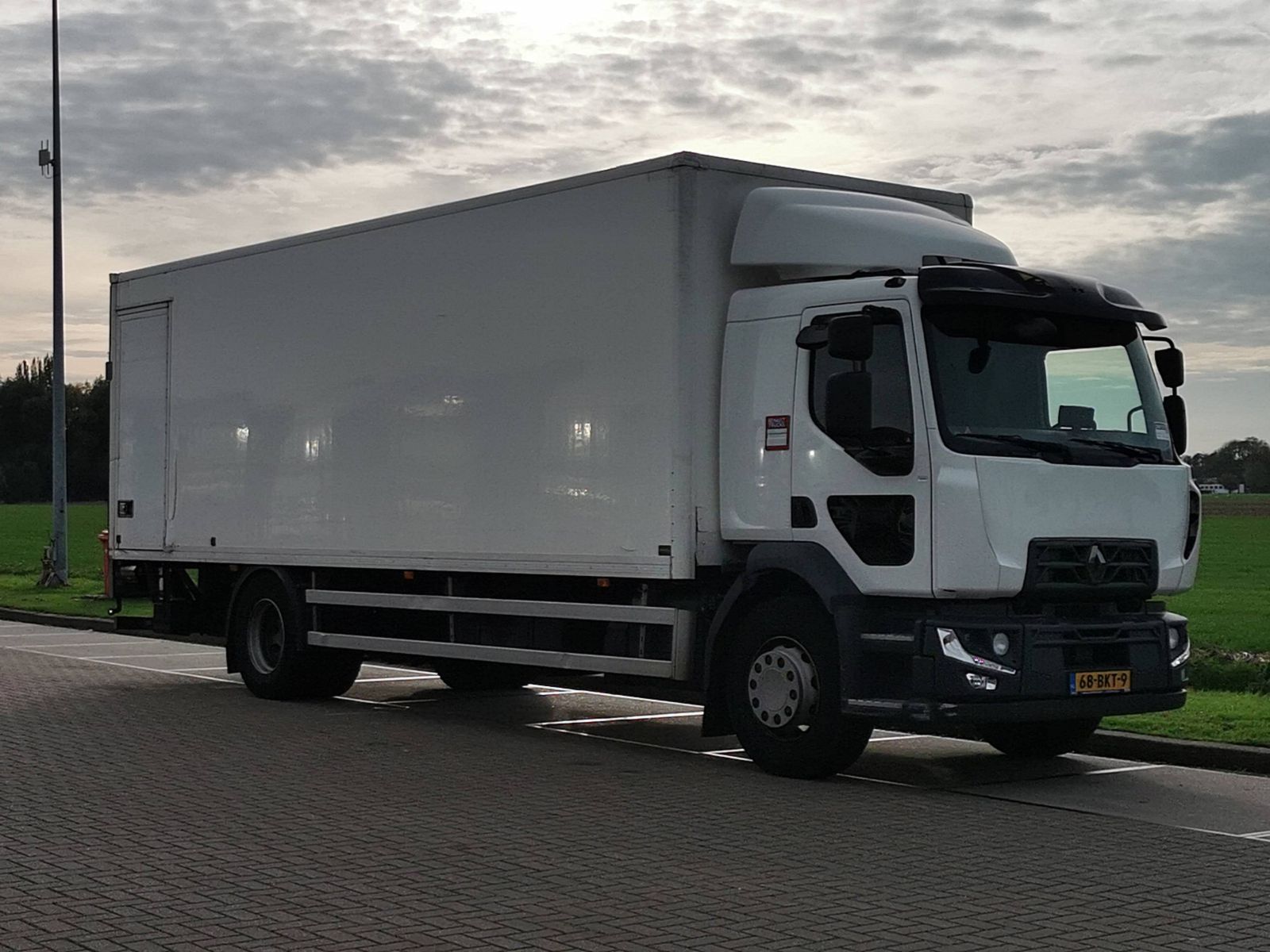 RENAULT D 270 - Kleyn Vans