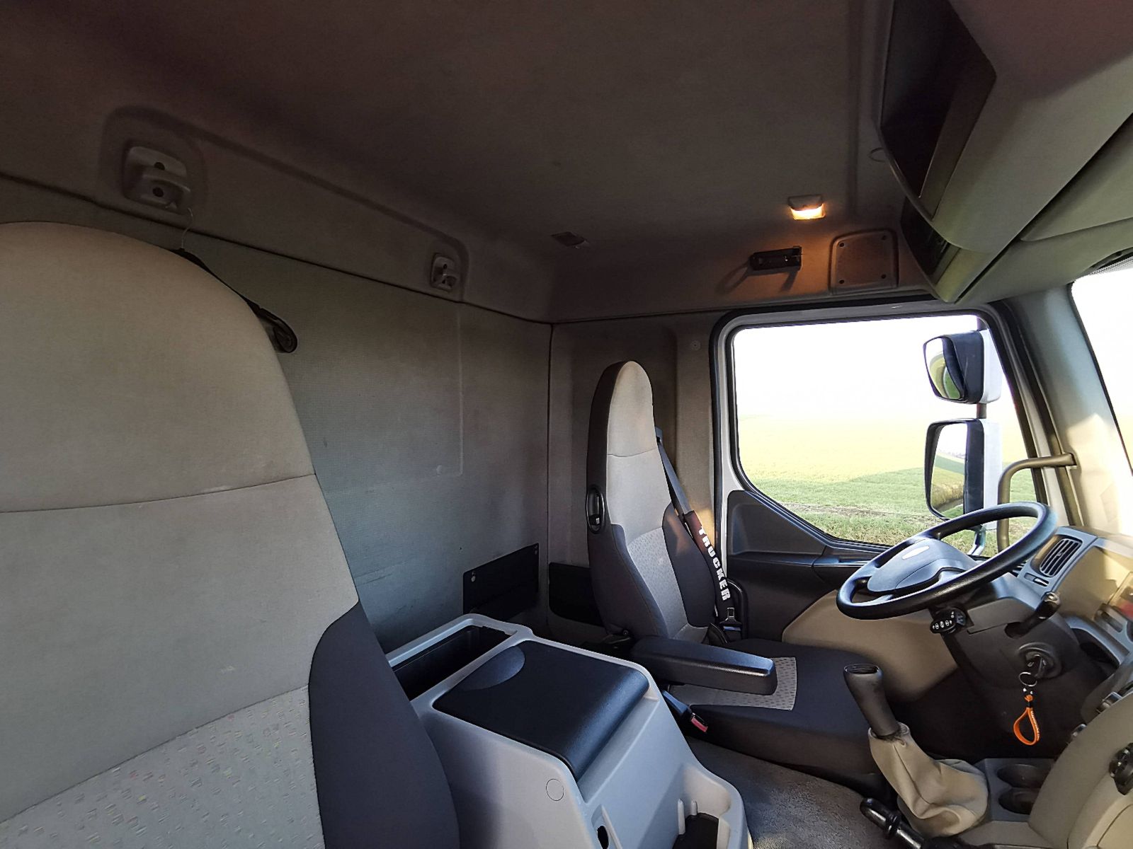 RENAULT MIDLUM 220.12 - Kleyn Vans