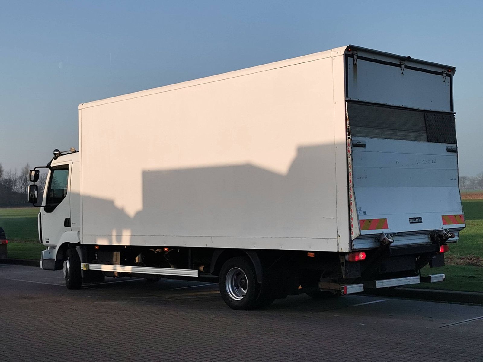 RENAULT MIDLUM 220.12 - Kleyn Trucks