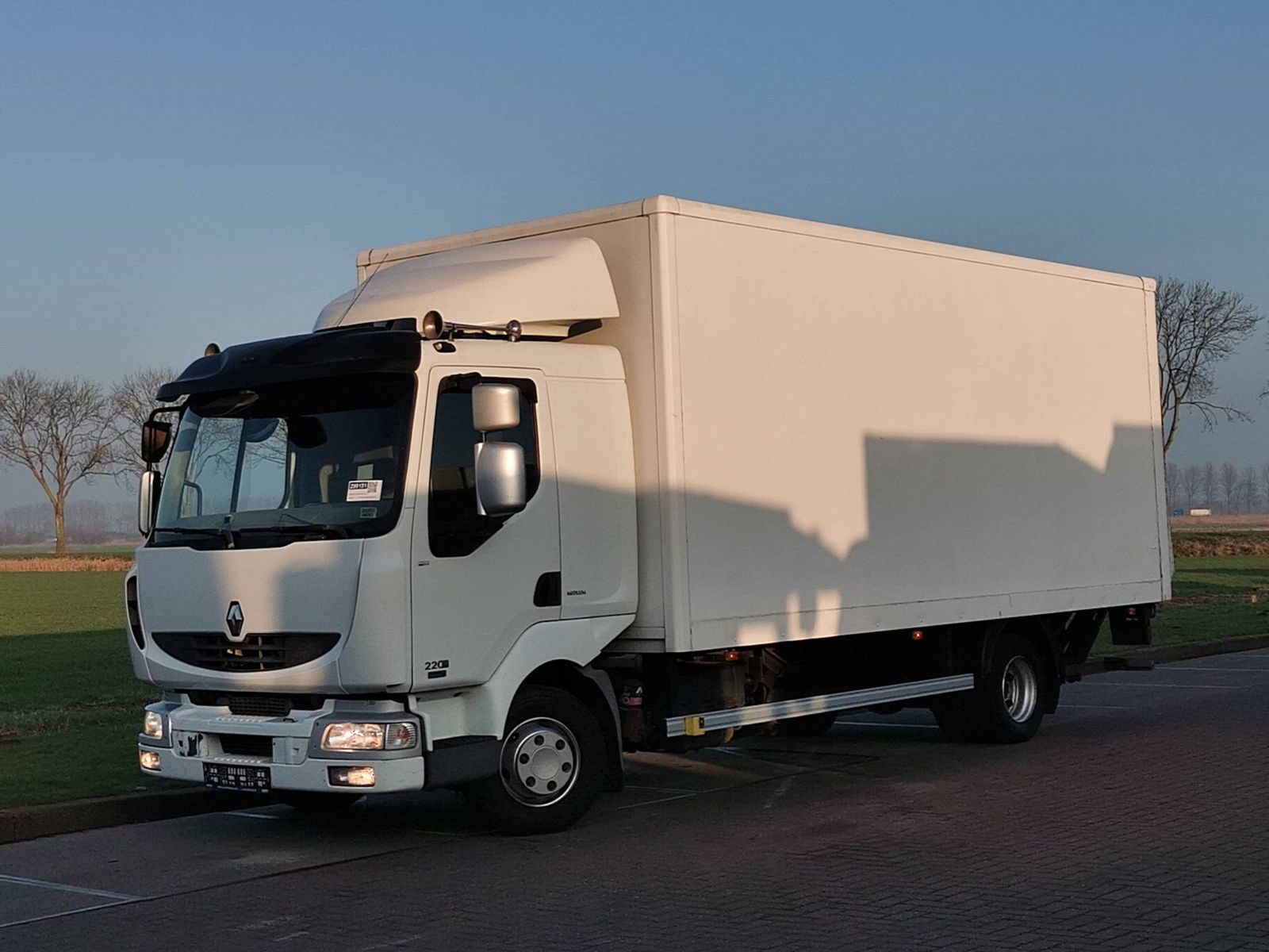 RENAULT MIDLUM 220.12 - Kleyn Trucks