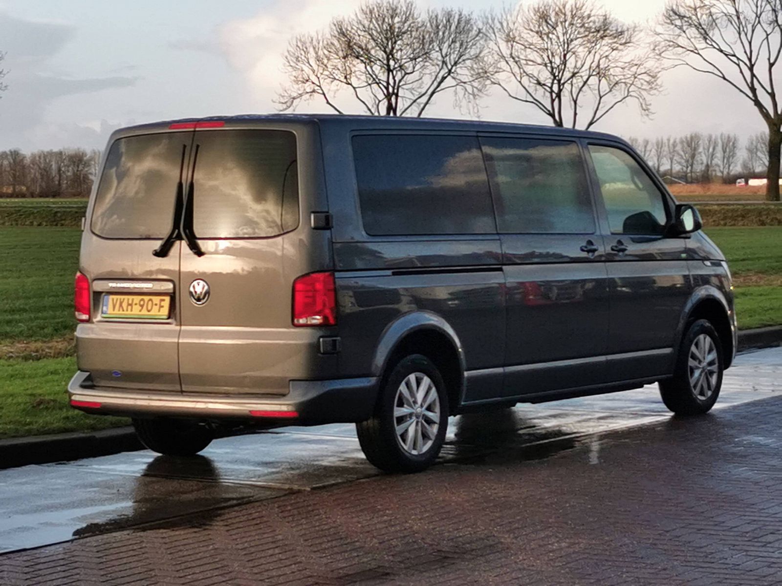 VOLKSWAGEN TRANSPORTER 2.0 TDI - Bestelbus