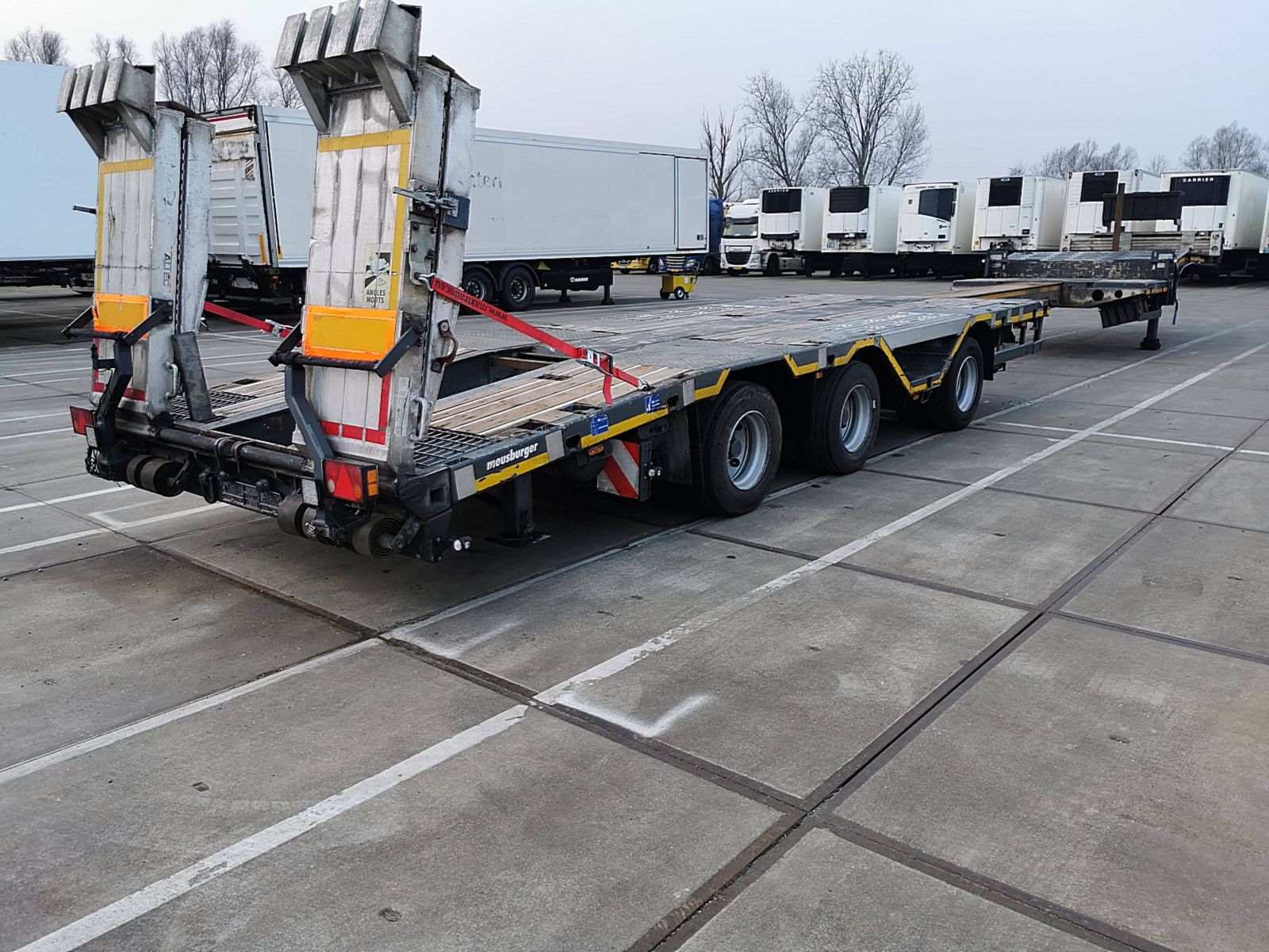 MEUSBURGER 3 AXLE TELE 49T - Kleyn Trucks